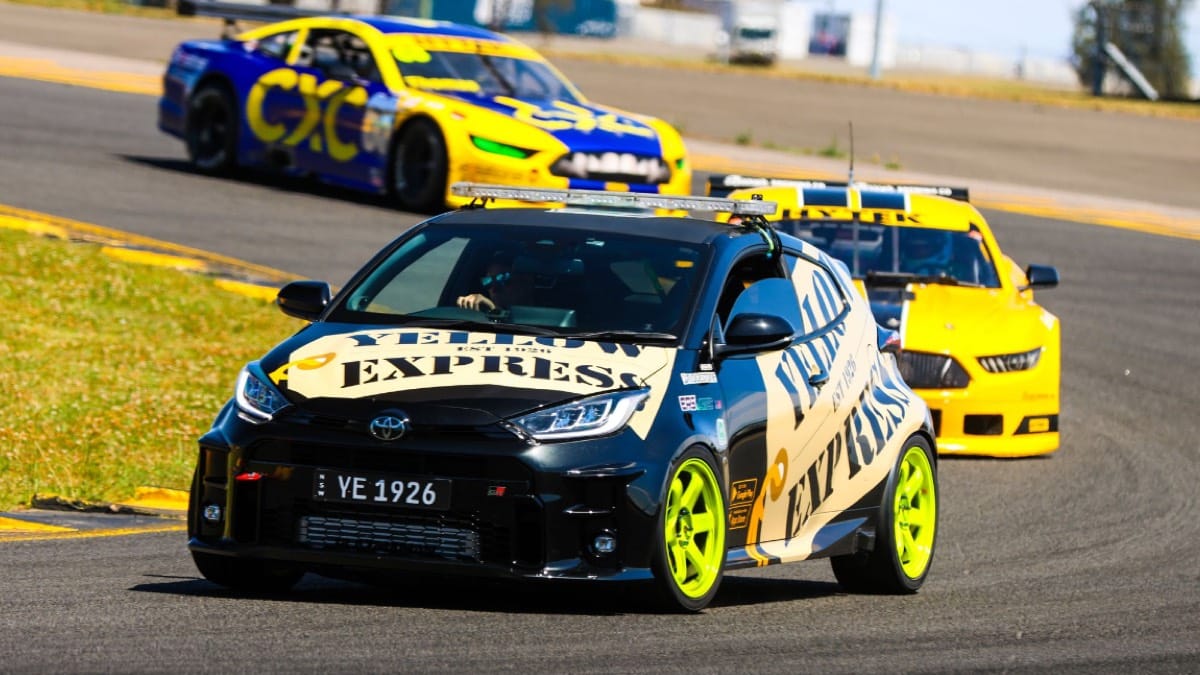 Yellow Express Speed Team - Fast couriers, even faster racers